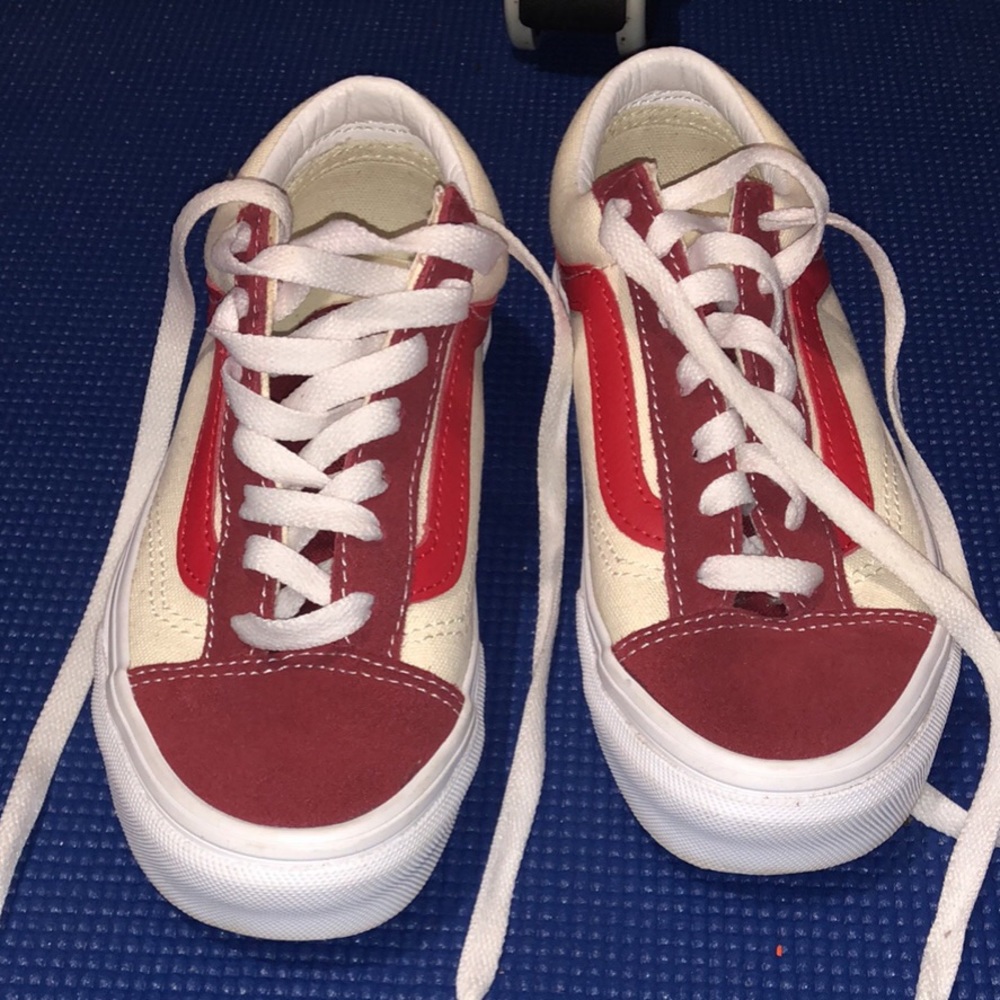 Red And Badge Vans - Gem